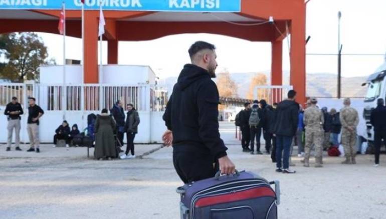 100,000 Syrian refugees have returned from Turkey since the fall of ...