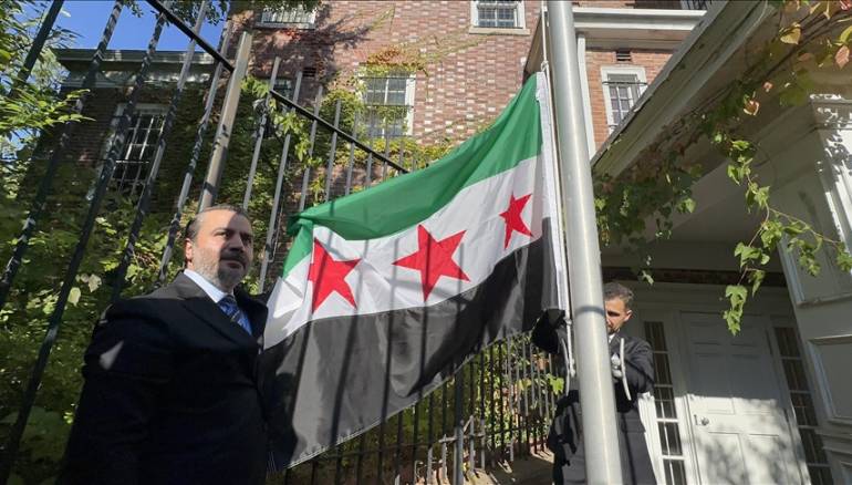 Foreign minister raises Syrian flag above Embassy in Washington for ...
