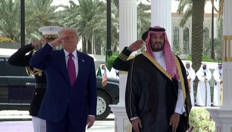 MBS welcomes US president in an official ceremony at al-Yamamah Palace ...